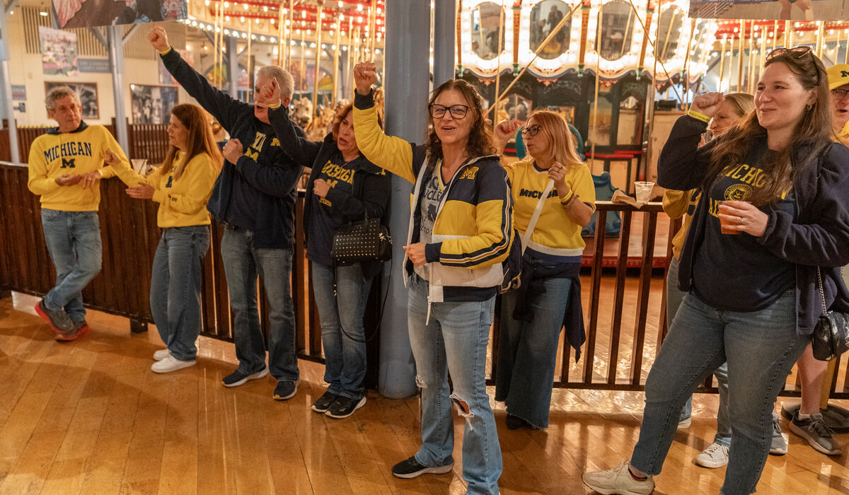 Alums Cheer on the Wolverines in Los Angeles - Alumni Association of ...